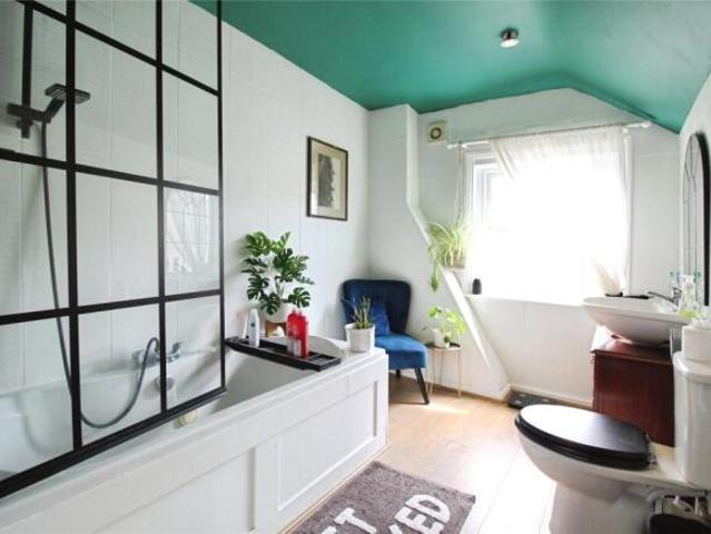 2 bedroom terraced house for sale in Kensington Road, Reading, RG30