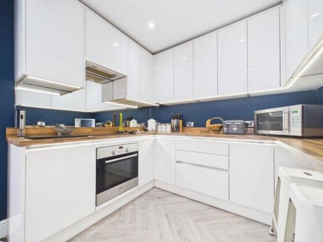 2 bedroom terraced house for sale in Kentwood Hill, Tilehurst, RG31