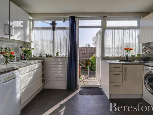 2 bedroom terraced house for sale in Kings Chase, Brentwood, CM14