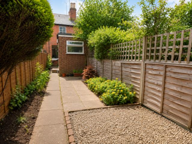2 bedroom terraced house for sale in Kings Road, Caversham, Reading, RG4