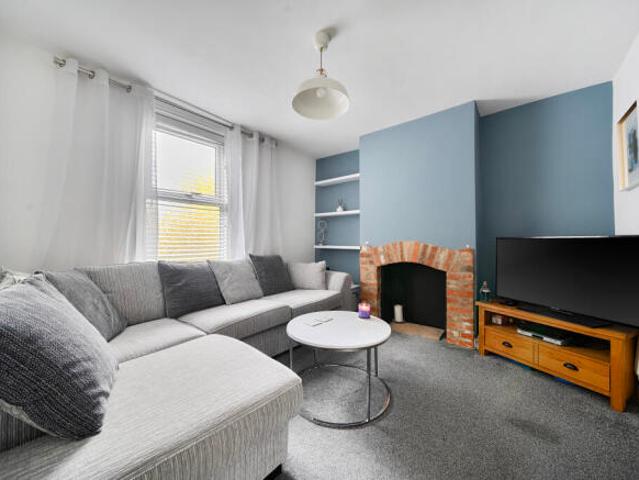 2 bedroom terraced house for sale in Kingshill Road, Kingshill, Swindon, SN1