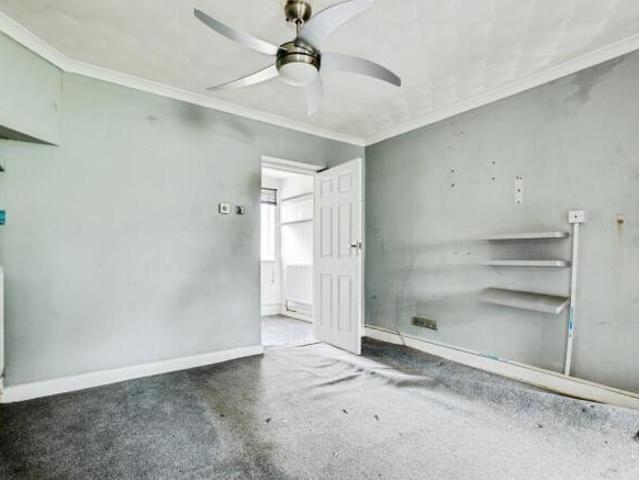2 bedroom terraced house for sale in Kingshill Road, Swindon, SN1