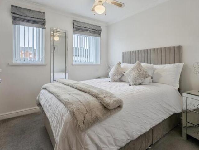 2 bedroom terraced house for sale in Kirkstall Close, Plymouth, Devon, PL2