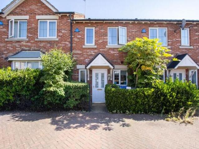 2 bedroom terraced house for sale in Honeysuckle Close, Bessacarr, Doncaster, DN4