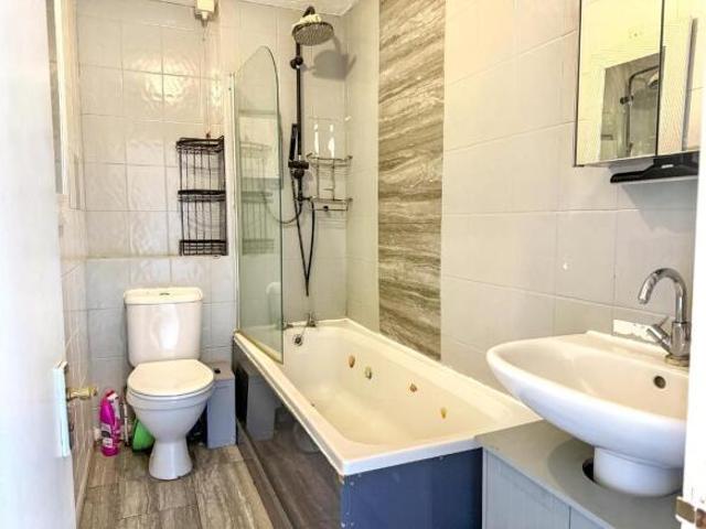 2 bedroom terraced house for sale in Honeysuckle Way, Bedford, MK41 0TE, MK41