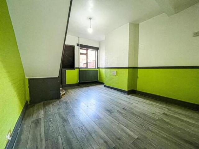 2 bedroom terraced house for sale in Hawkesbury Road, Leicester, LE2