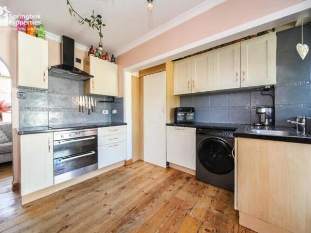 2 bedroom terraced house for sale in Hazelwood Close, Luton, Bedfordshire, LU2