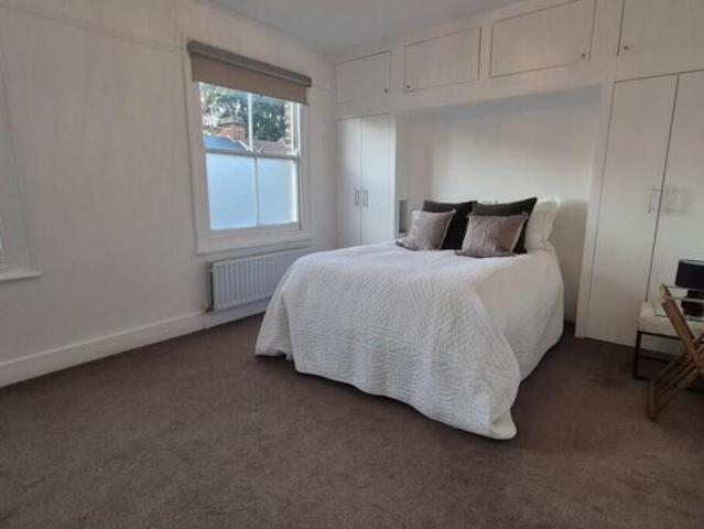 2 bedroom terraced house for sale in Hambro Road, Streatham Common, SW16