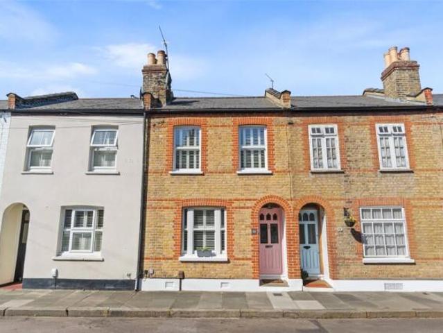 2 bedroom terraced house for sale in Hamilton Road, Twickenham, TW2