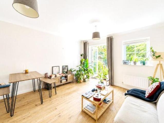 2 bedroom terraced house for sale in Harold Hicks Place, East Oxford, OX4