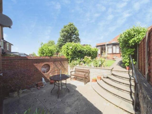 2 bedroom terraced house for sale in Hart Lane, Luton, LU2