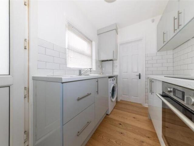 2 bedroom terraced house for sale in Hartley Road, Luton, Bedfordshire, LU2