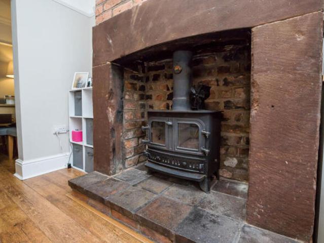 2 bedroom terraced house for sale in Heath Road, Chester, CH2