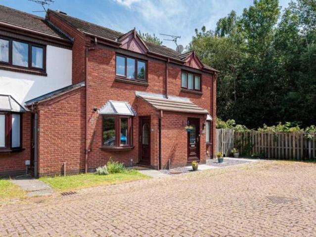 2 bedroom terraced house for sale in Heathfields Close, Chester, CH2