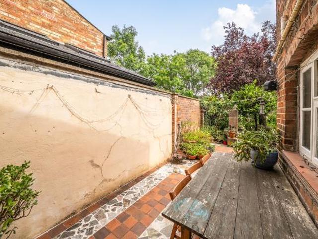 2 bedroom terraced house for sale in Henley Street, Oxford, OX4