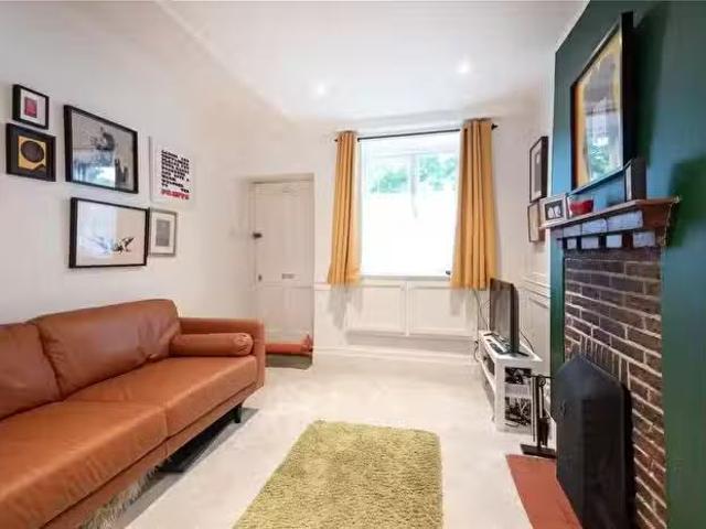 2 Bedroom Terraced House For Sale In High Street, Brasted, Wes.