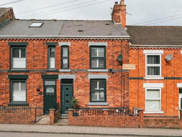 2 bedroom terraced house for sale in High Street, Killamarsh, S21