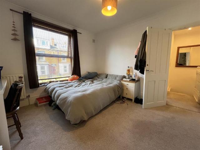 2 bedroom terraced house for sale in Highbury Terrace, Leeds, LS6