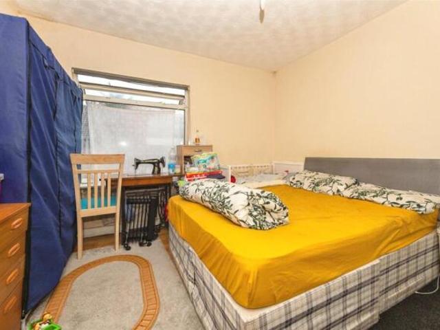 2 bedroom terraced house for sale in Hillside Road, Luton, Bedfordshire, LU3