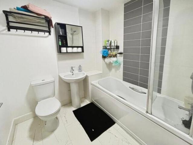 2 bedroom terraced house for sale in Hutchins Way, Basingstoke, RG24