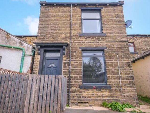 2 bedroom terraced house for sale in Huddersfield Road, Wyke, Bradford, BD12