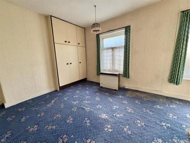 2 bedroom terraced house for sale in Huddersfield Road, Wyke, Bradford, BD12