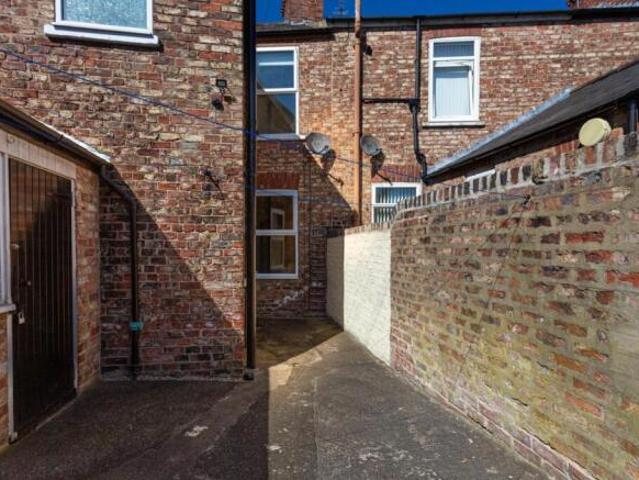 2 bedroom terraced house for sale in Hull Road, York, YO10
