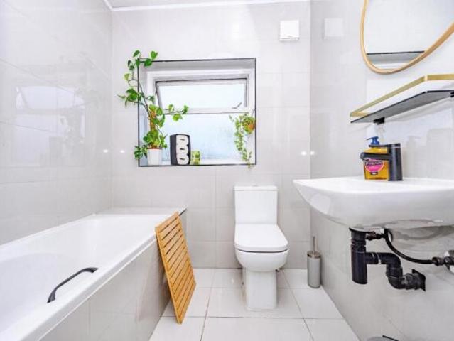 2 bedroom terraced house for sale in Icknield Road, Luton, Bedfordshire, LU3