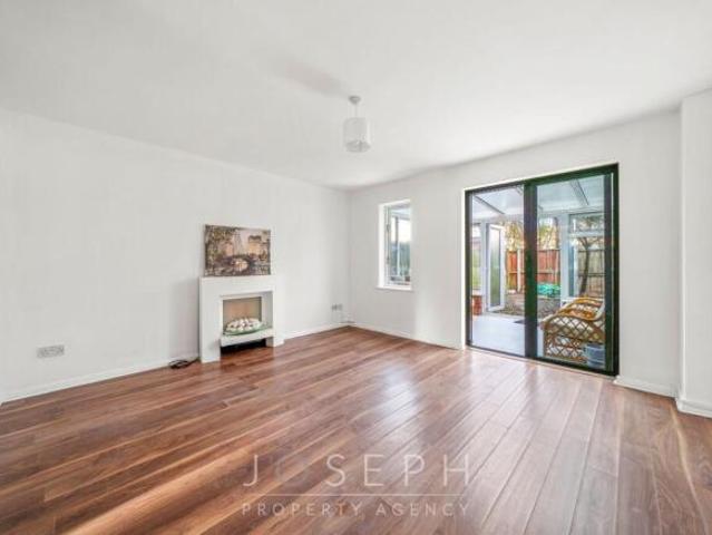 2 bedroom terraced house for sale in Ireland Road, Ipswich, IP3