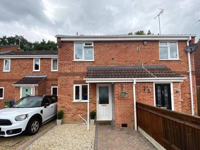 2 bedroom terraced house for sale in Isis Way Sandhurst Berkshire GU47