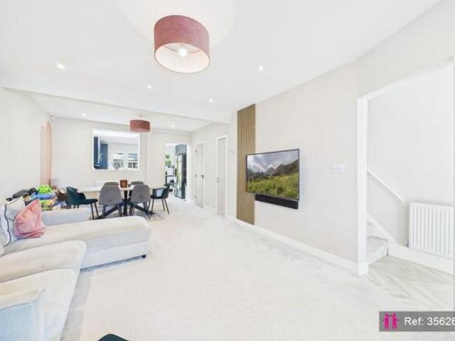 2 bedroom terraced house for sale in Ives Road, Slough, SL3