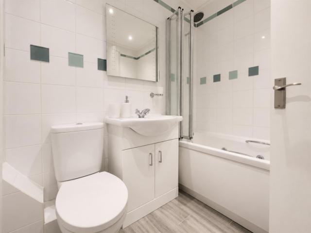 2 bedroom terraced house for sale in Jellicoe Close, Slough, SL1