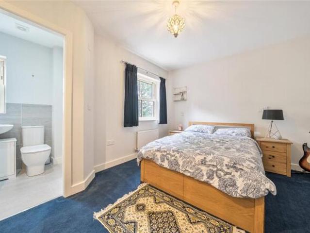 2 bedroom terraced house for sale in Oak Park Lane, Cookridge, Leeds, LS16
