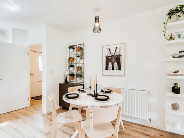 2 bedroom terraced house for sale in Oakfield, Swindon, SN3
