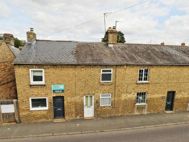 2 Bedroom Terraced House For Sale In Offord Cluny, St Neots