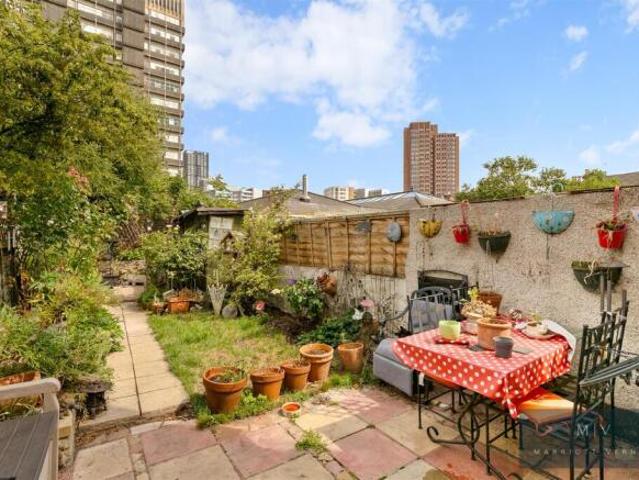 2 bedroom terraced house for sale in Old Palace Road, Croydon, CR0
