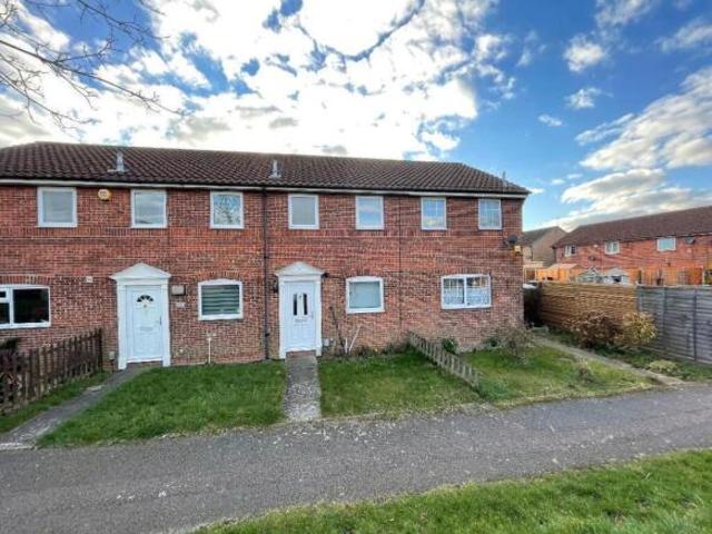 2 bedroom terraced house for sale in Osprey Walk, Luton, LU4