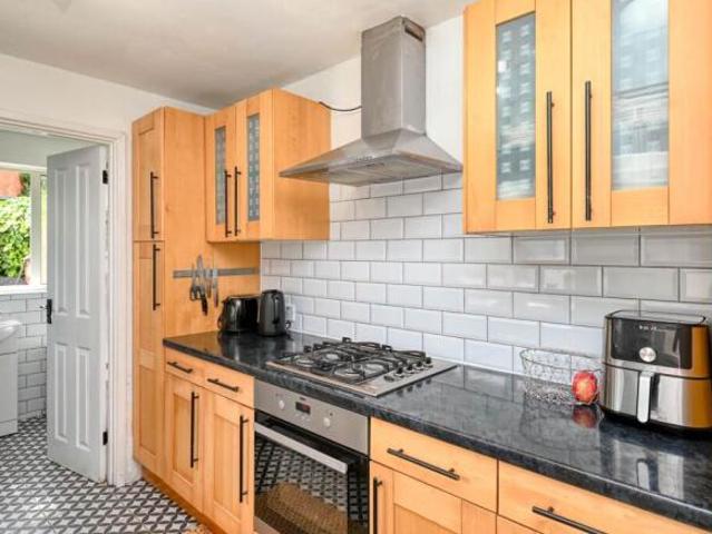 2 bedroom terraced house for sale in Oxford Street, Caversham, RG4