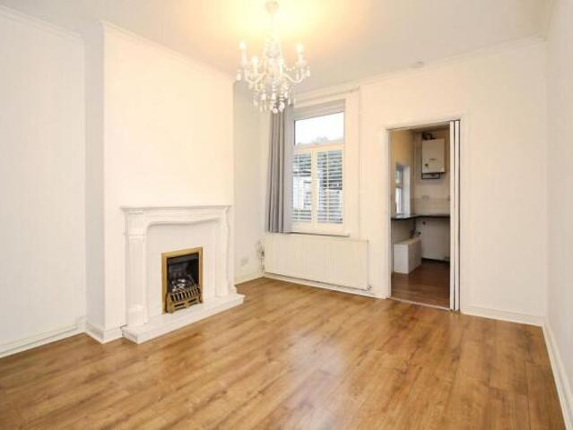 2 bedroom terraced house for sale in Oxford Street, Syston, LE7