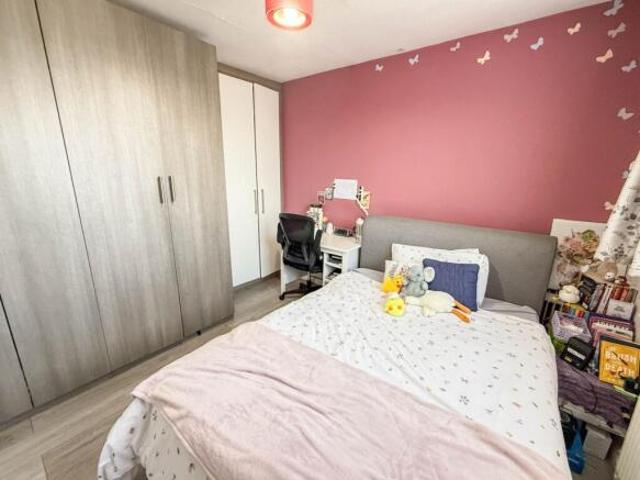 2 bedroom terraced house for sale in Oxhey Drive, South Oxhey, WD19