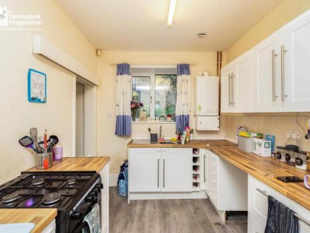 2 bedroom terraced house for sale in Lowergate, Huddersfield, West Yorkshire, HD3