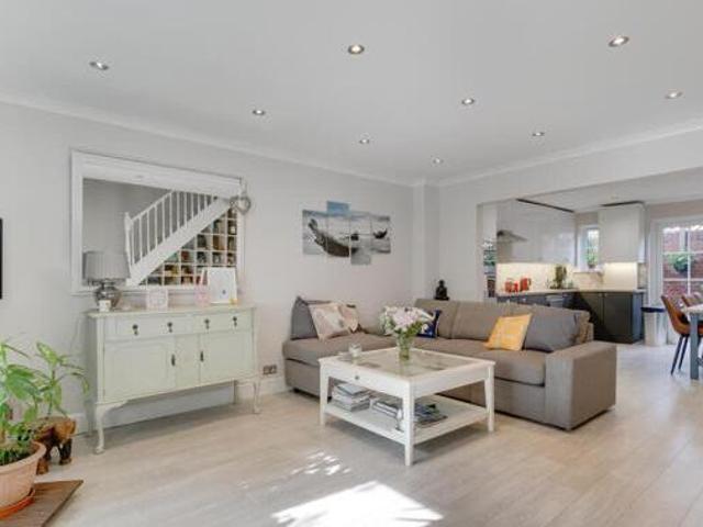 2 Bedroom Terraced House For Sale In London
