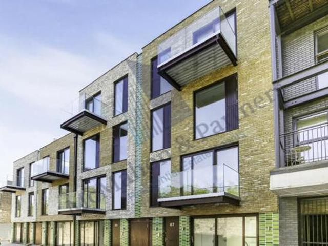 2 Bedroom Terraced House For Sale In London