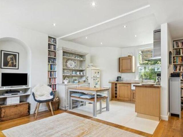 2 Bedroom Terraced House For Sale In London