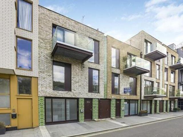 2 Bedroom Terraced House For Sale In London