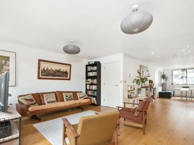 2 Bedroom Terraced House For Sale In London
