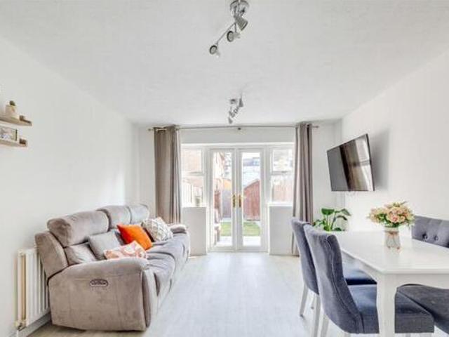 2 Bedroom Terraced House For Sale In London