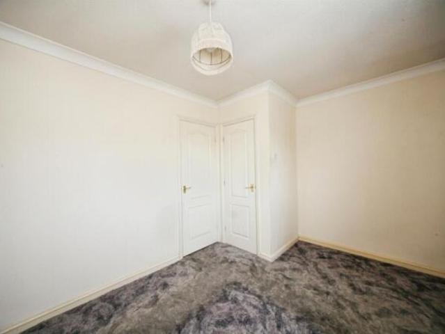 2 bedroom terraced house for sale in Larkspur Gardens, Luton, LU4
