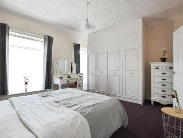 2 bedroom terraced house for sale in Lee Street, Hull, HU8