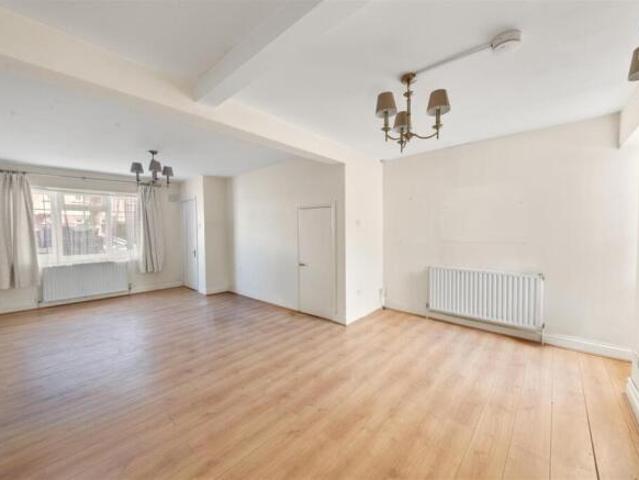 2 bedroom terraced house for sale in Lime Grove, Hayes, UB3